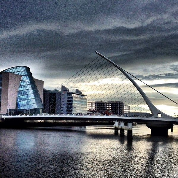 Samuel Beckett Bridge - Bridge in Financial District