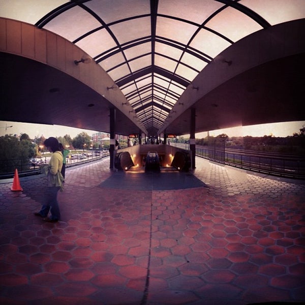 Photos at Braddock Road Metro Station - Metro Station in Braddock Road ...