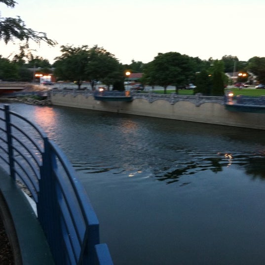 Elkhart Riverwalk - Downtown Elkhart - 3 tips