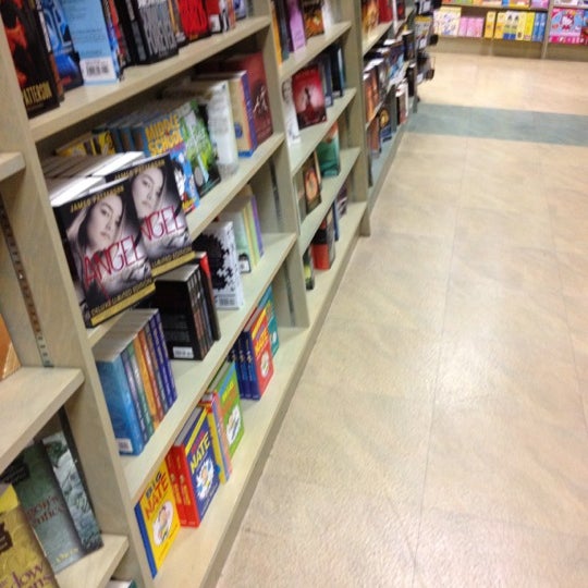 Bolen Books - Oaklands - Victoria, BC