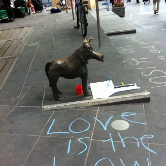 “Larry La Trobe” (1996) by Pamela Irving - Melbourne CBD - 6 visitors