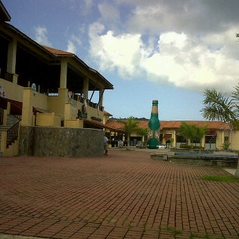 Mall MegaPlaza - Shopping Mall in Roatán