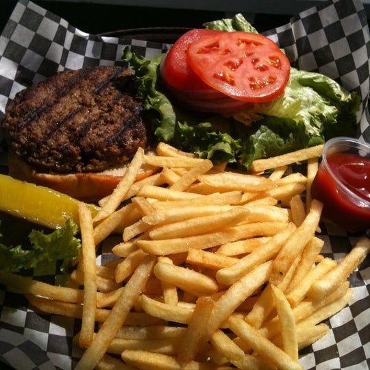 Breakwall Bar & Grill (Now Closed) - Pub in South Redondo Beach