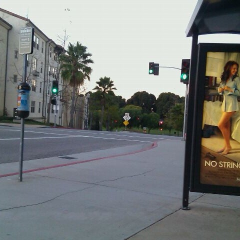 UCLA BruinBus Stop: Weyburn Terrace - Bus Line in Los Angeles
