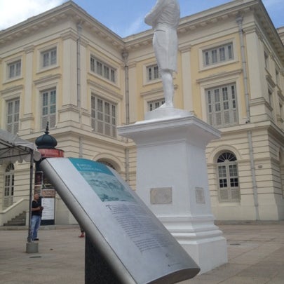 Photos at Sir Stamford Raffles Statue (Raffles' Landing Site) - Downtown Core - Parliament Lane