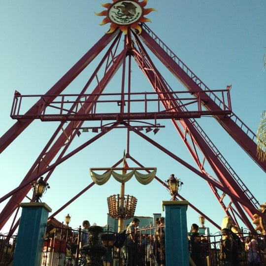 Photos at Dragon Swing - Theme Park Ride / Attraction