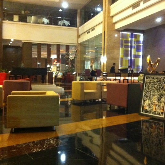 Gumaya Tower Hotel - Hotel in Semarang