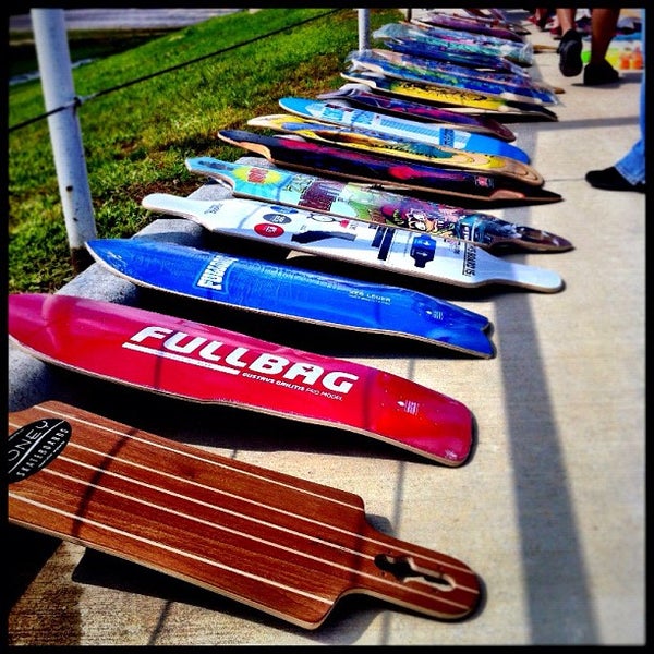 Badass Skateboard Downhill Spot - 1 tip from 9 visitors