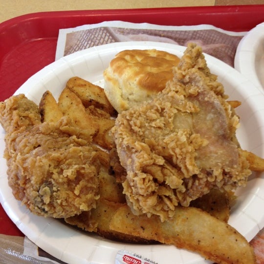 KFC - Eastern Laredo - 2319 Guadalupe St