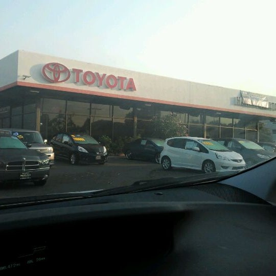 Hanlees Hilltop Toyota - Auto Dealership