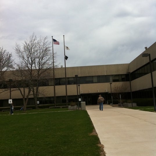 Illinois Secretary of State Driver Services Facility - Government Building