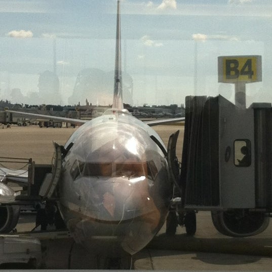 Gate B4 - Airport Gate