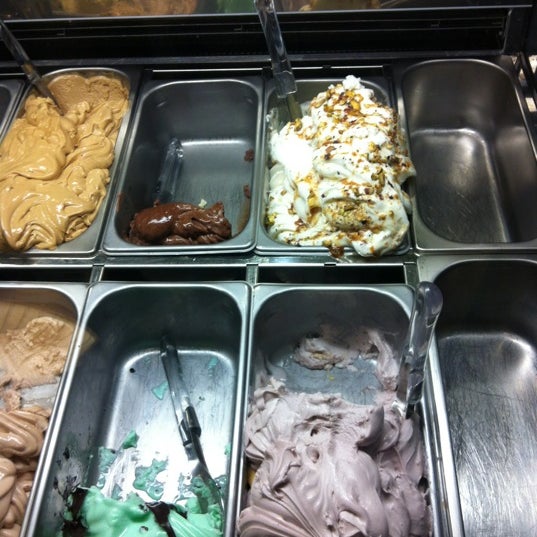 YoLo Frozen Yogurt - 6 tips from 196 visitors