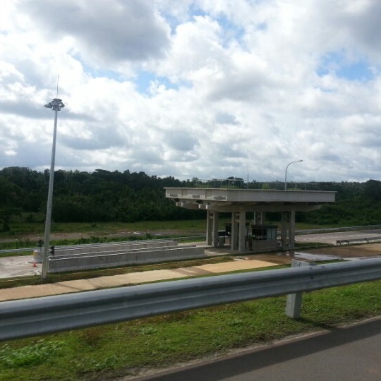 Kahathuduwa Interchange - Road in Kesbewa