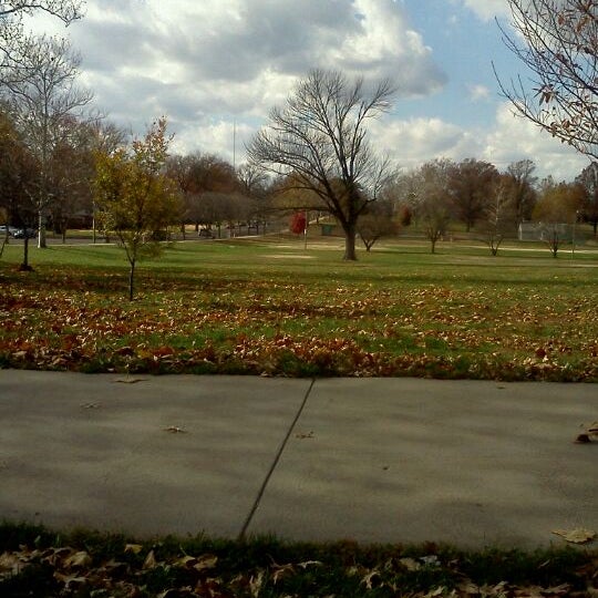 Francis Park - Park in St. Louis Hills