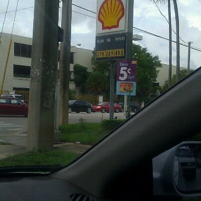 Shell - Fuel Station in Hollywood