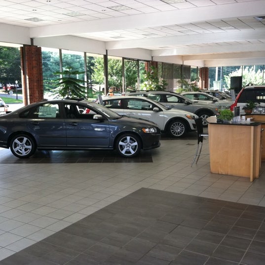 Mitchell Volvo Cars of Simsbury - 384 Hopmeadow St.