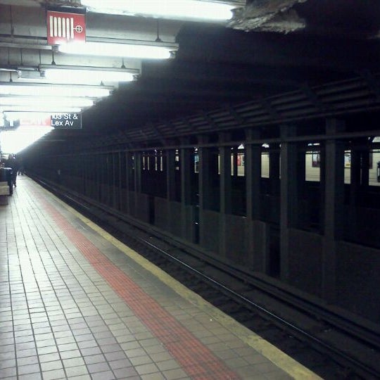 Photos at MTA Subway - 103rd St (6) - East Harlem - 5 tips