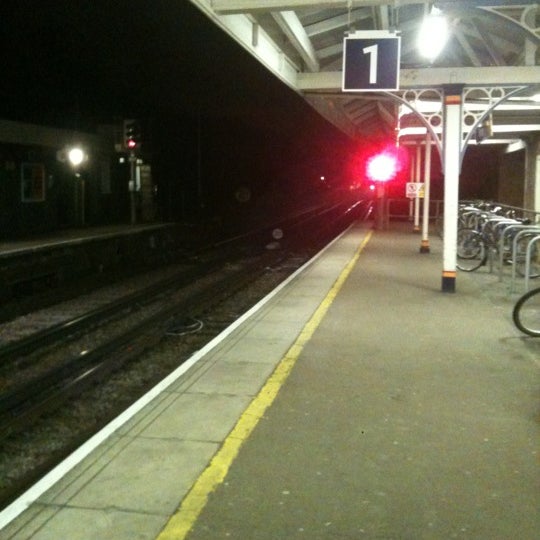 Photos at Barnes Railway Station (BNS) - Mortlake and Barnes Common ...