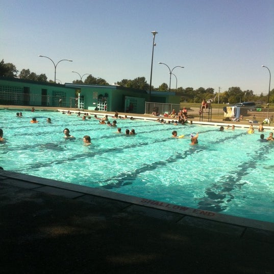 Bear Creek Park Outdoor Pool - Swimming Pool in Surrey