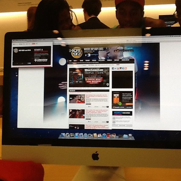 Photos at Apple Short Pump Town Center - Electronics Store