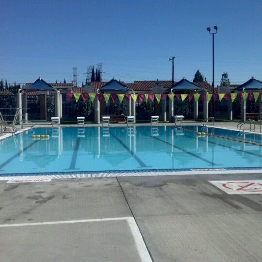Northridge Park Aquatic Center - Pool in Northridge