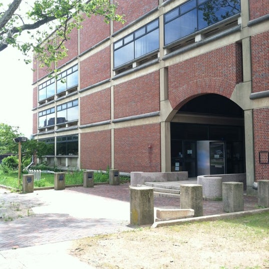 Yale University - Seeley G. Mudd Library - College Library in Dixwell