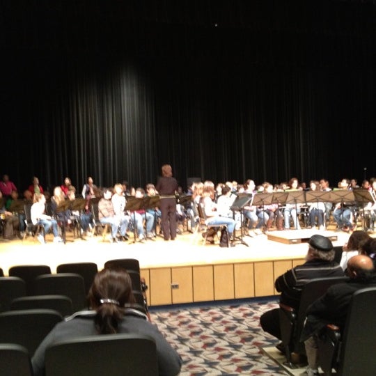MacDonald Middle School - Middle School in East Lansing