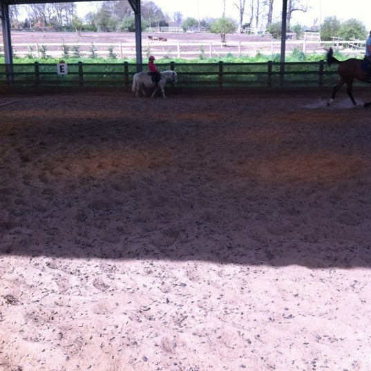 Mount Mascal Stables - Foots Cray - Vicarage Road