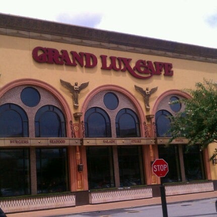 Grand Lux Cafe - American Restaurant