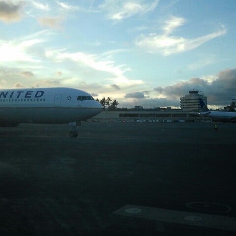 Gate G2 - Airport Gate in Honolulu