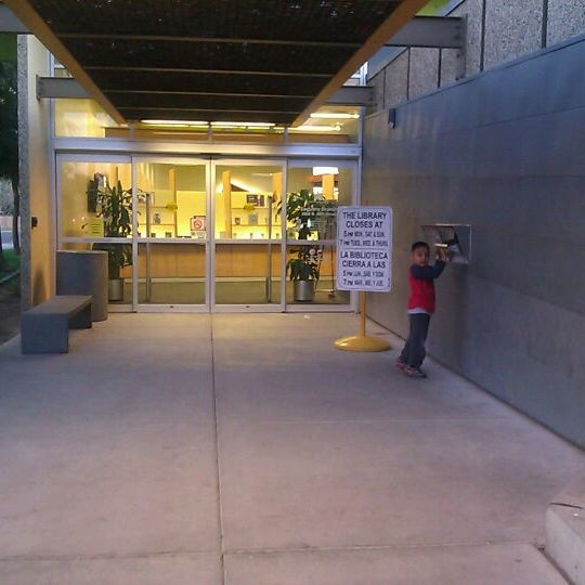 Phoenix Public Library - Saguaro Branch - Library in Phoenix