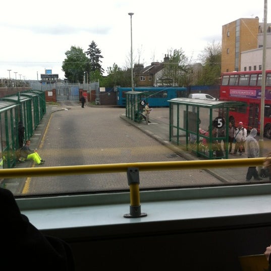 Watford Junction Bus Station - Bus Station in Watford Junction