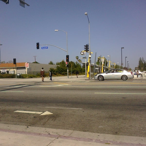Metro Busway - Reseda Station (Orange) - 6065 N. Reseda Blvd.