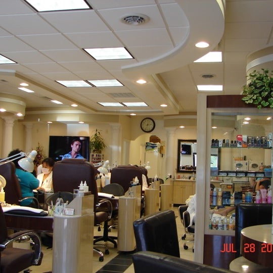 Four Seasons Nail & Spa - 127 E Blackstock Rd