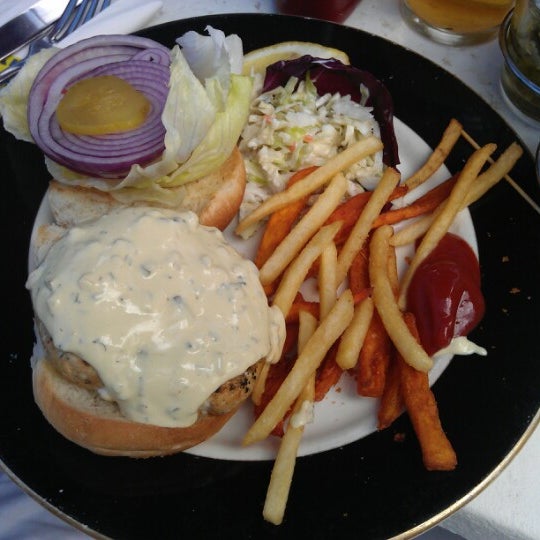 Wahoo's Bistro - Seafood Restaurant