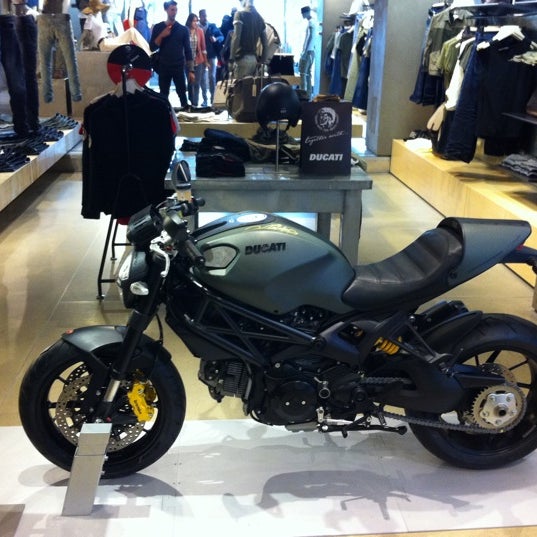 Diesel (Now Closed) - Midtown East - 13 tips from 2572 visitors