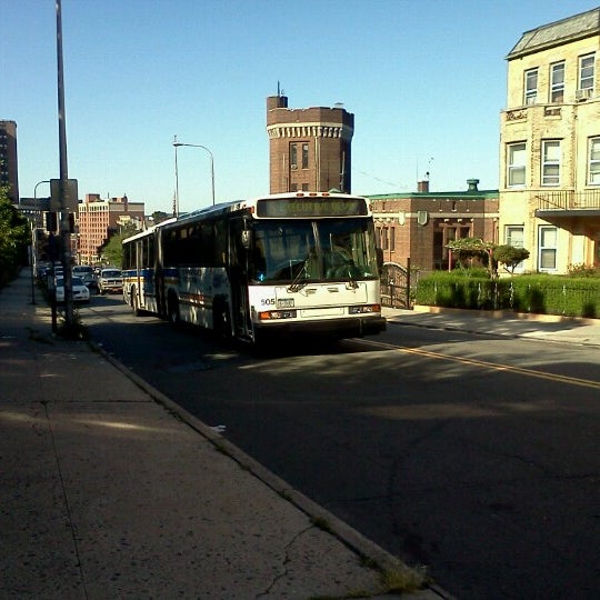 the bee-line system Bus Stop - N. Broadway & Ashburton Av (1X, 3, 6, 25 ...