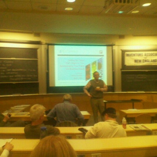 MIT Building 1 (Pierce Laboratory) - College Academic Building in MIT