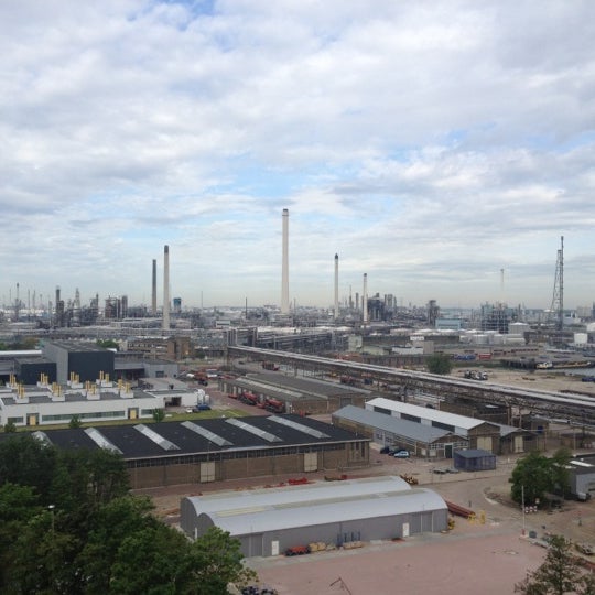 Photos at Shell Nederland Raffinaderij - Factory in Vondelingenplaat