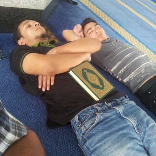 Tiang Budak Celtic - Mosque