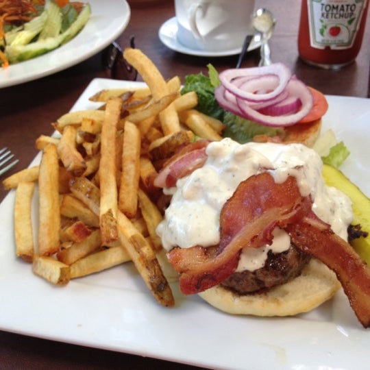 The Stage Restaurant & Cafe - American Restaurant in Keene