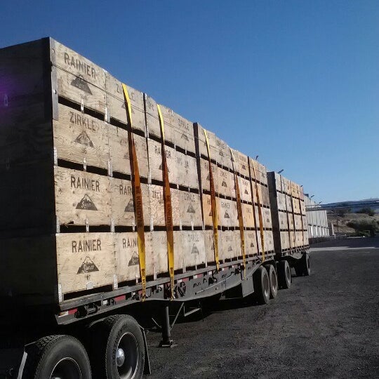 zirkle fruit blueberry recieving dock - Selah, WA