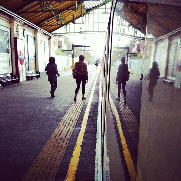 Ealing Broadway London Underground Station - Ealing Broadway - 10 tips