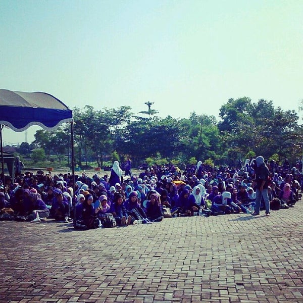 Bawah Pohon Kehangatan