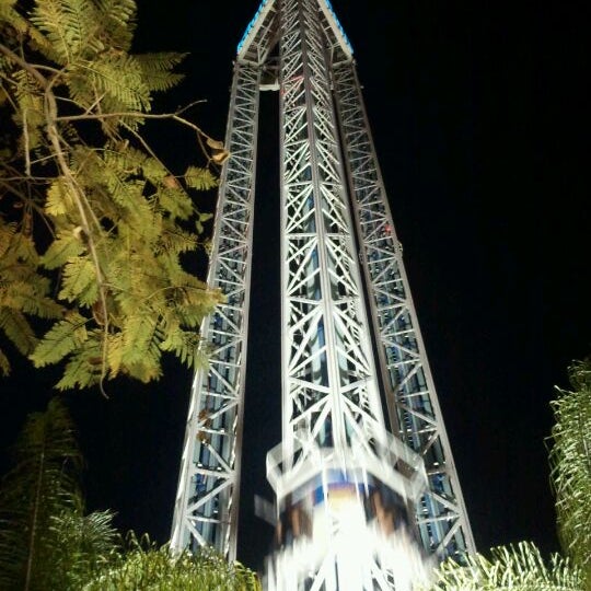 Supreme Scream - Theme Park Ride / Attraction