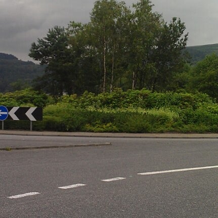 Manor Powis Roundabout - Road in Manor Powis, near Causewayhead