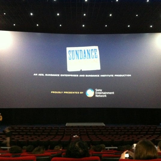 Sky Superscreen - Peninsula Square