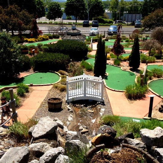 Palm Springs Mini-Golf - Golf Course in Marcy