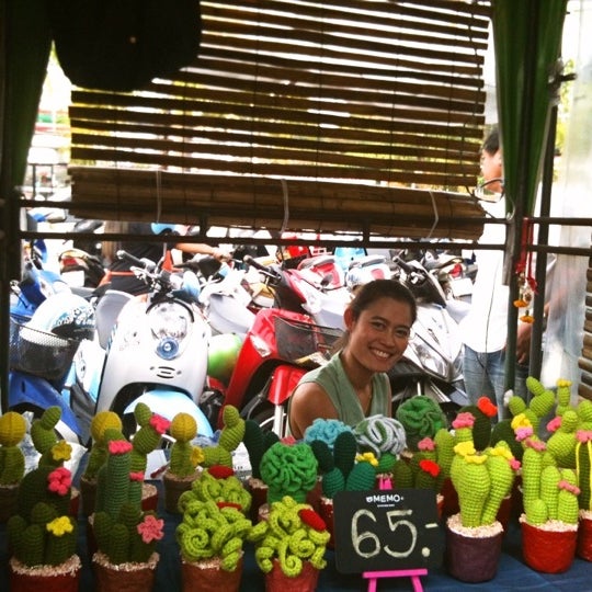 ตลาดนัดเจ้าฟ้าวาไรตี้ (Chaofa Variety Weekend Markets) - ถ.วิรัชหงษ์หยก